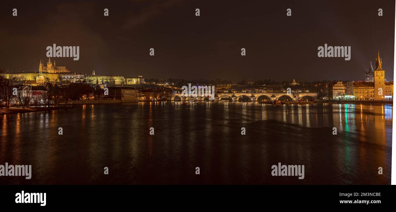Charles bridge prag praha hi-res stock photography and images - Alamy