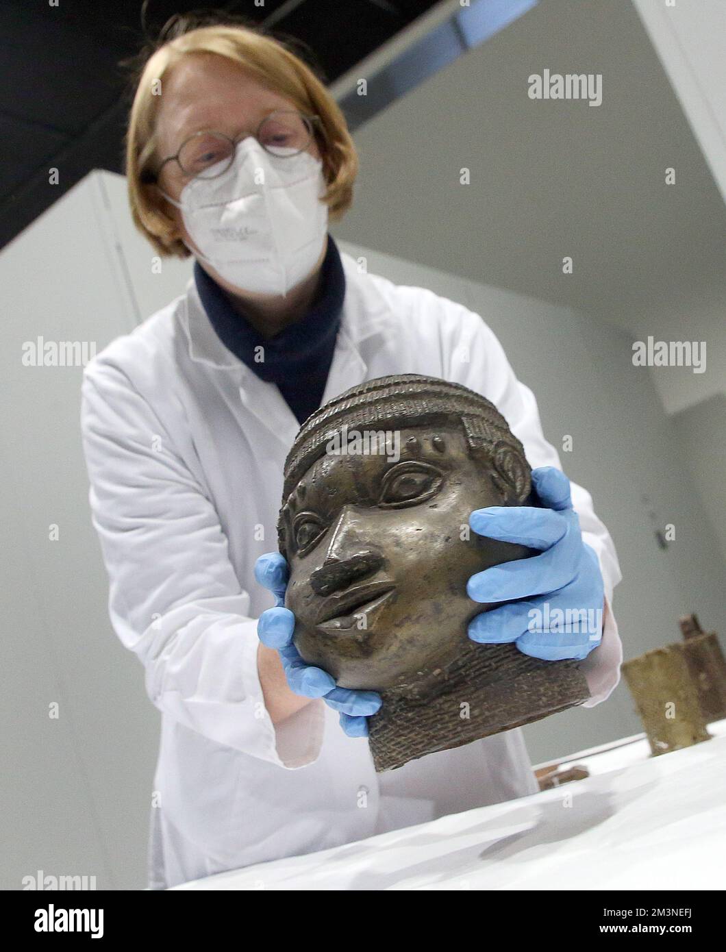 Benin bronzes return hi-res stock photography and images - Alamy