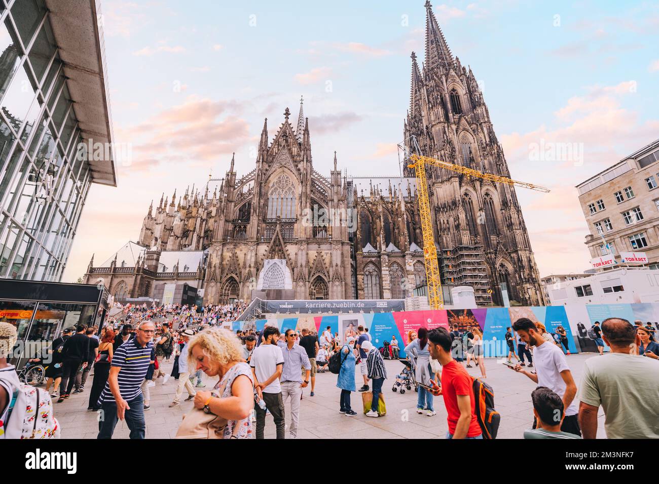 28 July 2022, Cologne, Germany: Crowds of tourists near Railroad ...