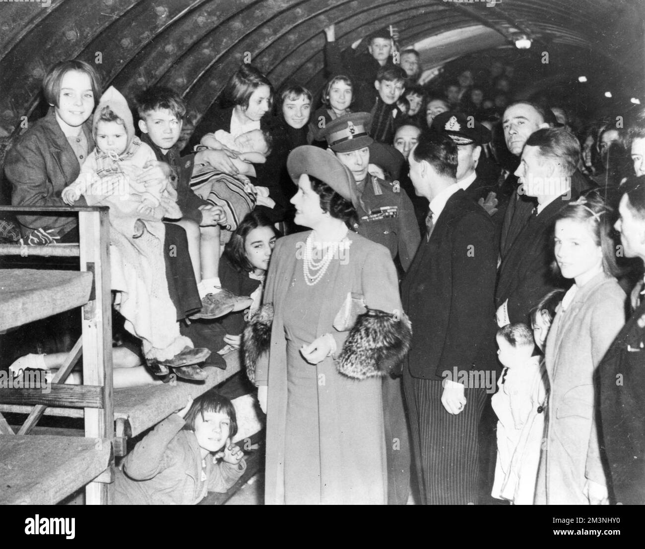 London underground war shelter Black and White Stock Photos & Images ...