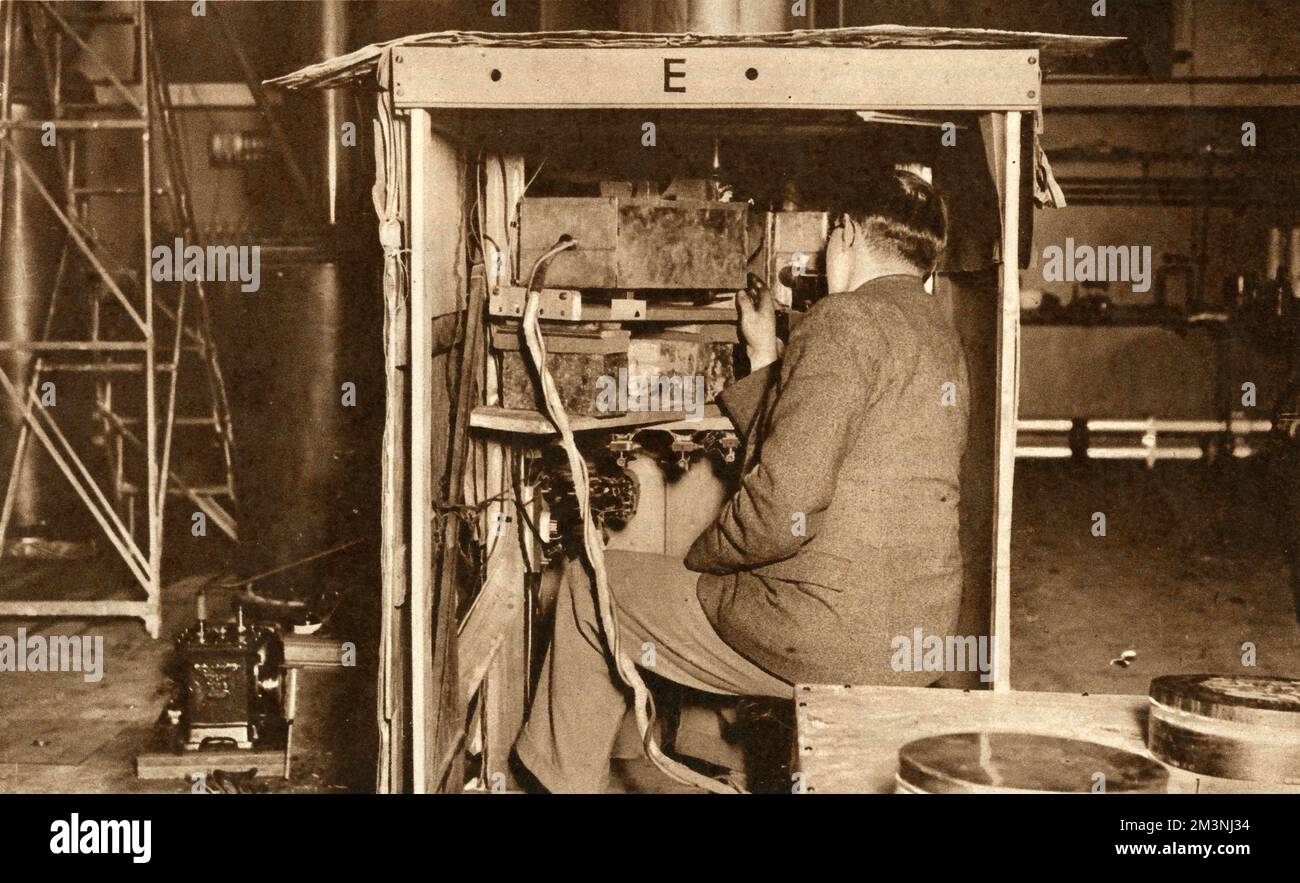 Dr Ernest Walton with Cockcroft-Walton apparatus Stock Photo - Alamy