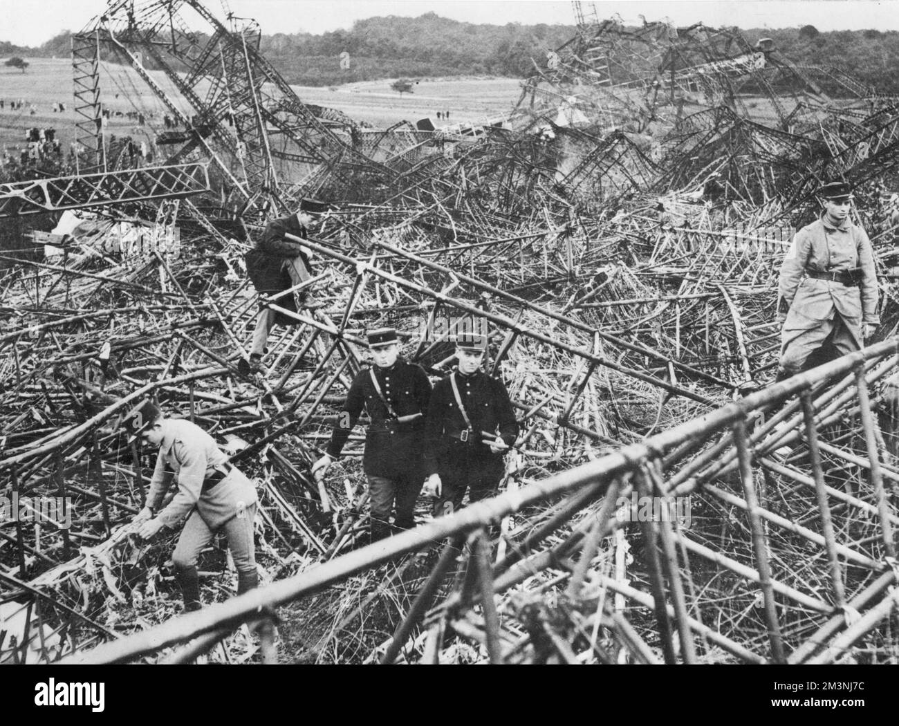 Airship r101 crash hi-res stock photography and images - Alamy