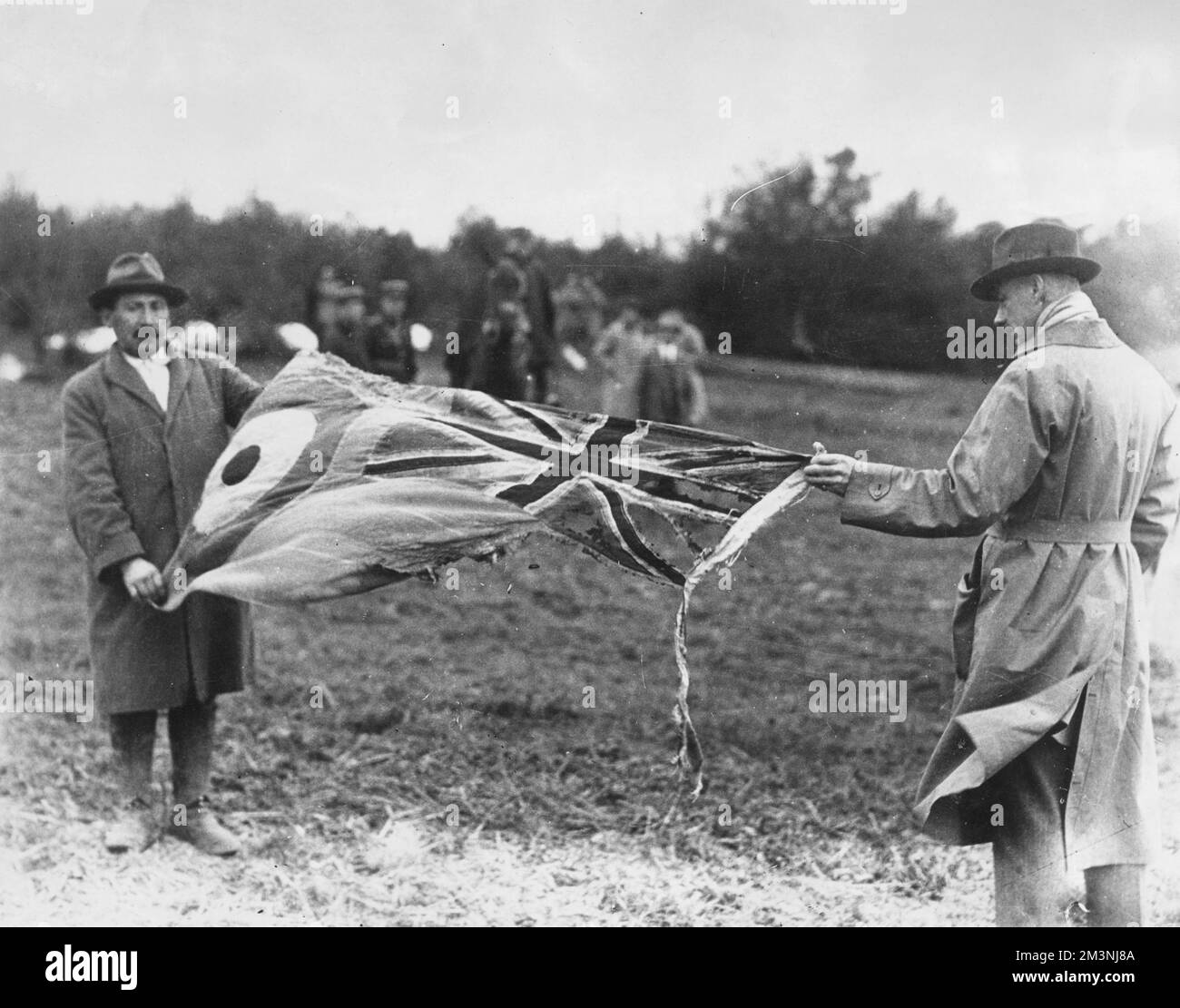 Airship (r101) Black and White Stock Photos & Images - Alamy