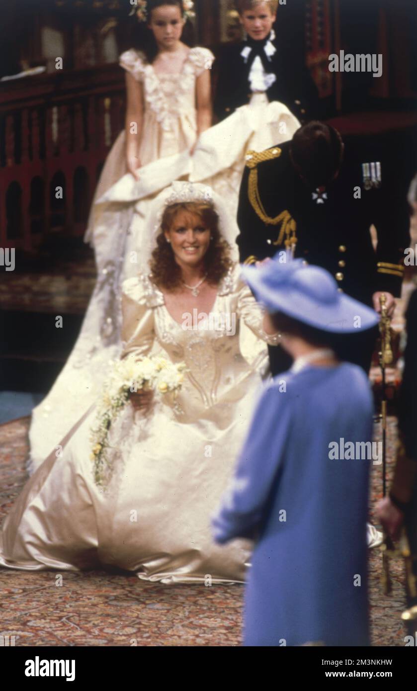 A smiling Sarah Ferguson, Duchess of York, curtseys to Queen Elizabeth ...