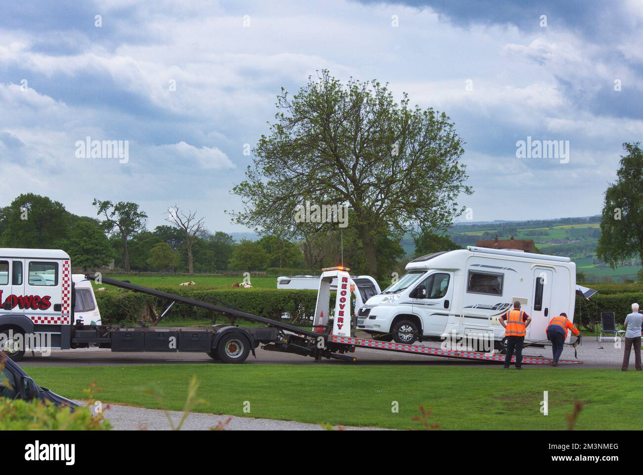 Motorhome breakdown and recovery vehicle hi-res stock photography and ...