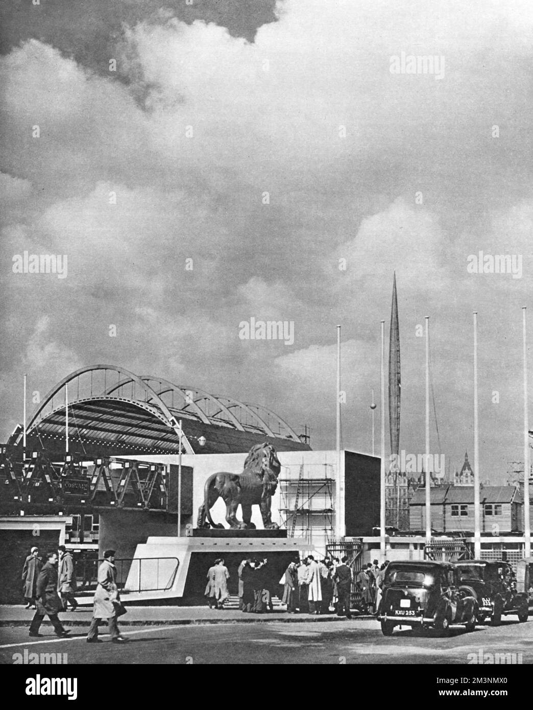 Waterloo station london 1950's hi-res stock photography and images - Alamy