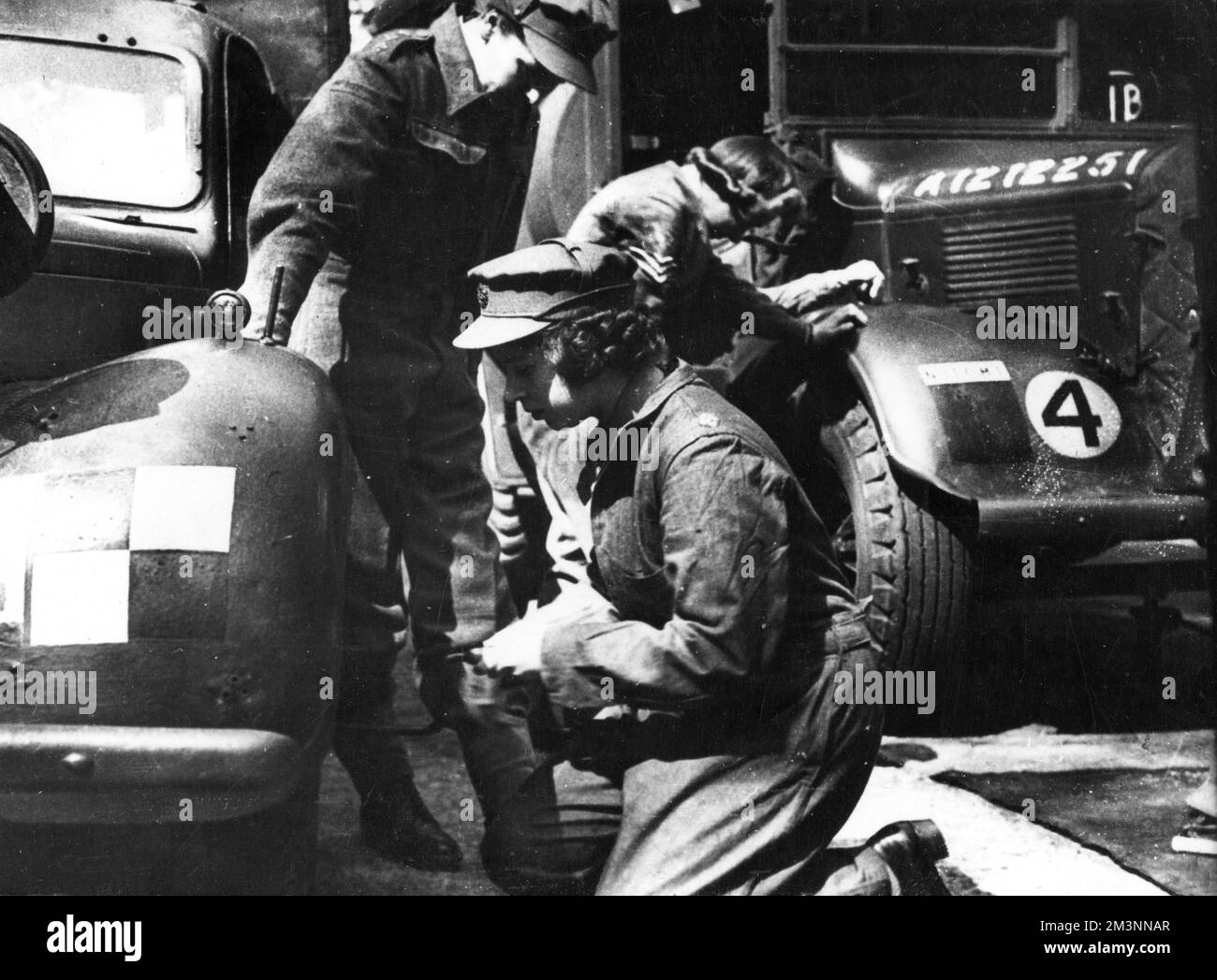 Princess elizabeth ii in ats hi-res stock photography and images - Alamy