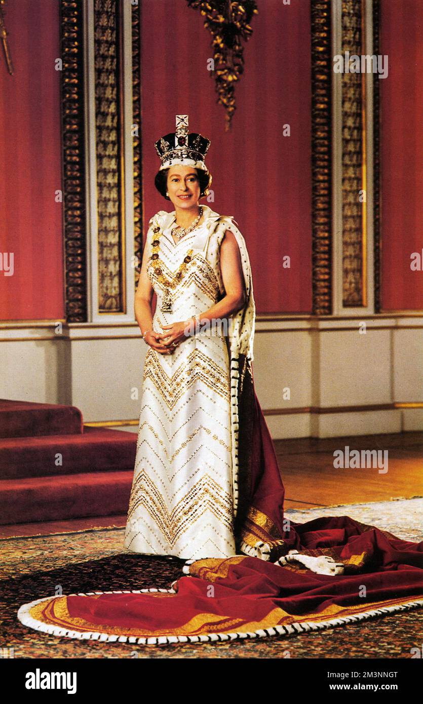 Queen elizabeth ii wearing a crown hi-res stock photography and images ...