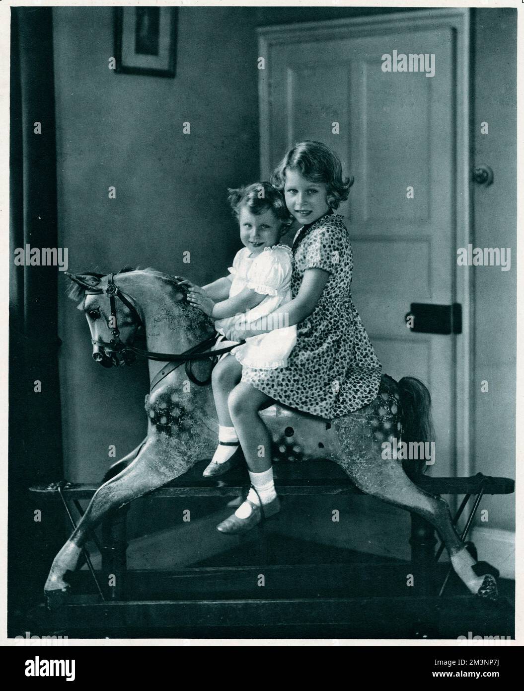 Queen elizabeth on horse young hi-res stock photography and images - Alamy