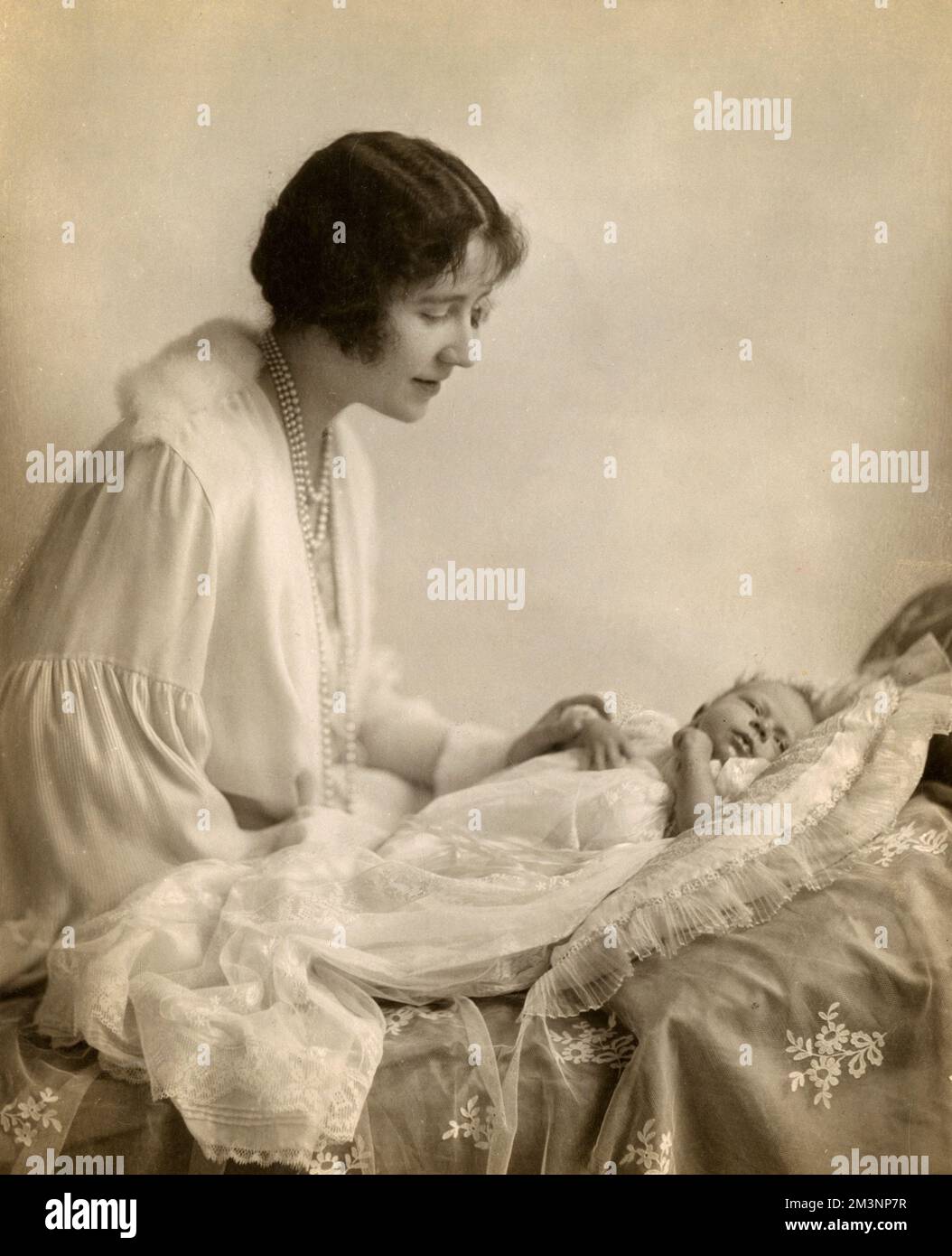 The Duchess of York and her baby Princess Elizabeth Stock Photo - Alamy