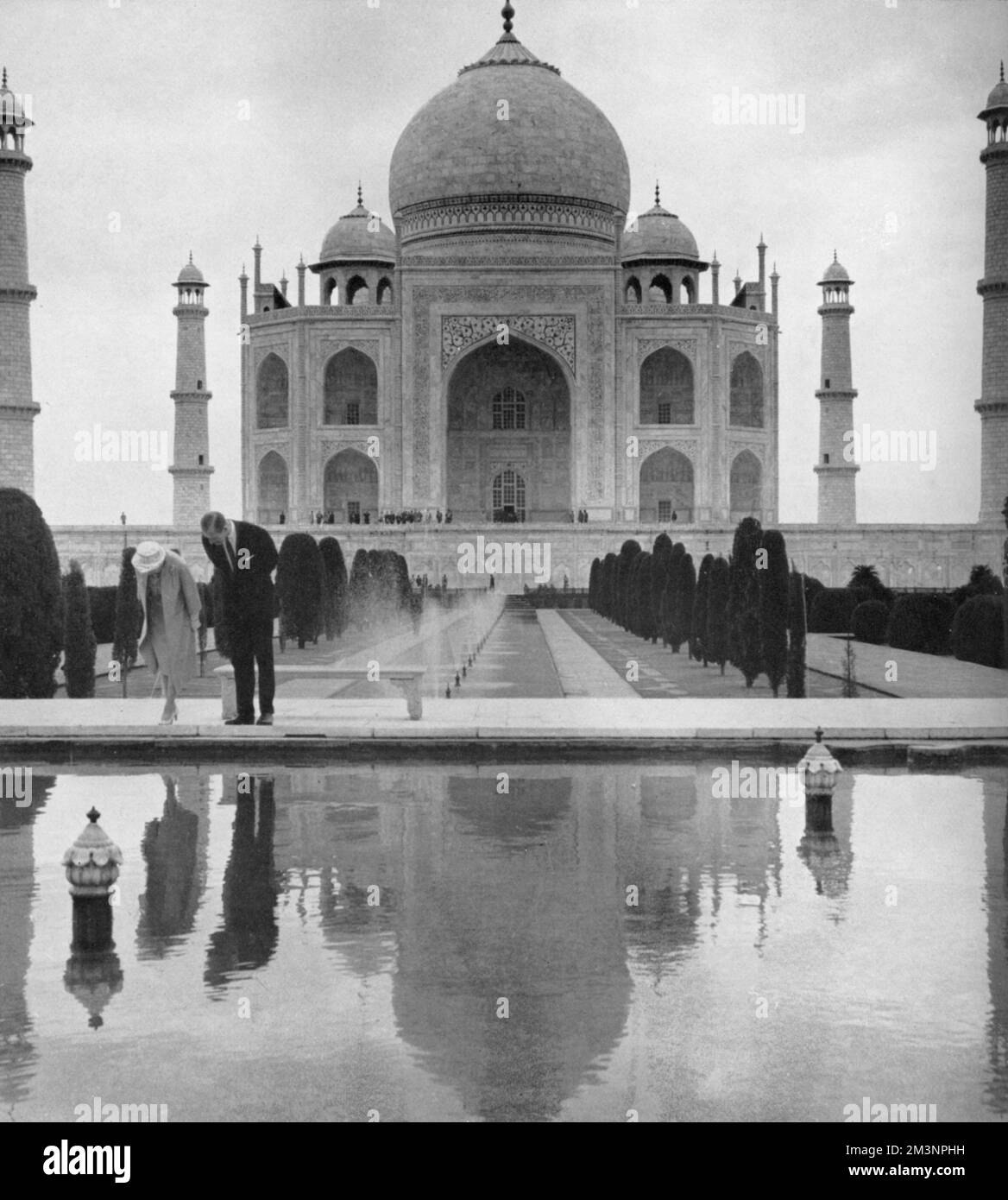 Queen Elizabeth II - royal tour of India - Taj Mahal Stock Photo - Alamy