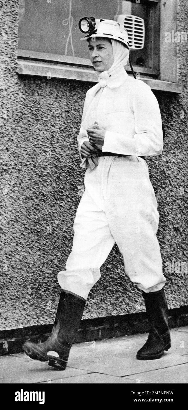Queen visits rothes colliery 1958 hi-res stock photography and images ...