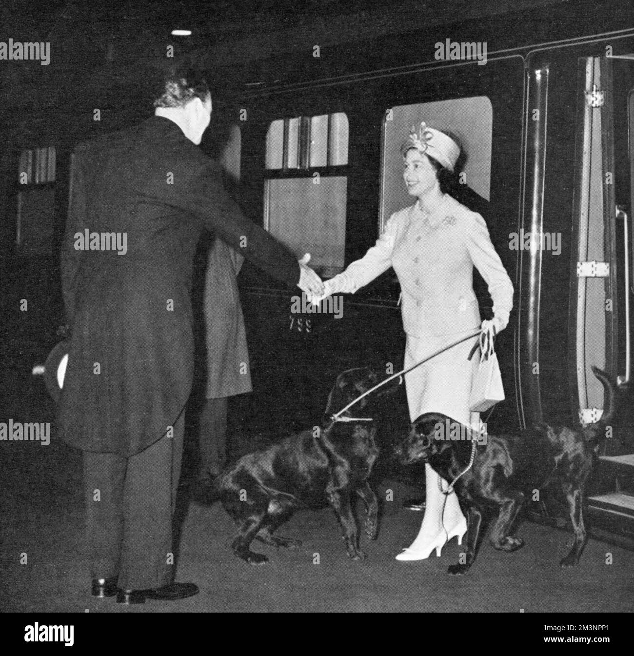 Queen elizabeth 1963 Black and White Stock Photos & Images - Alamy