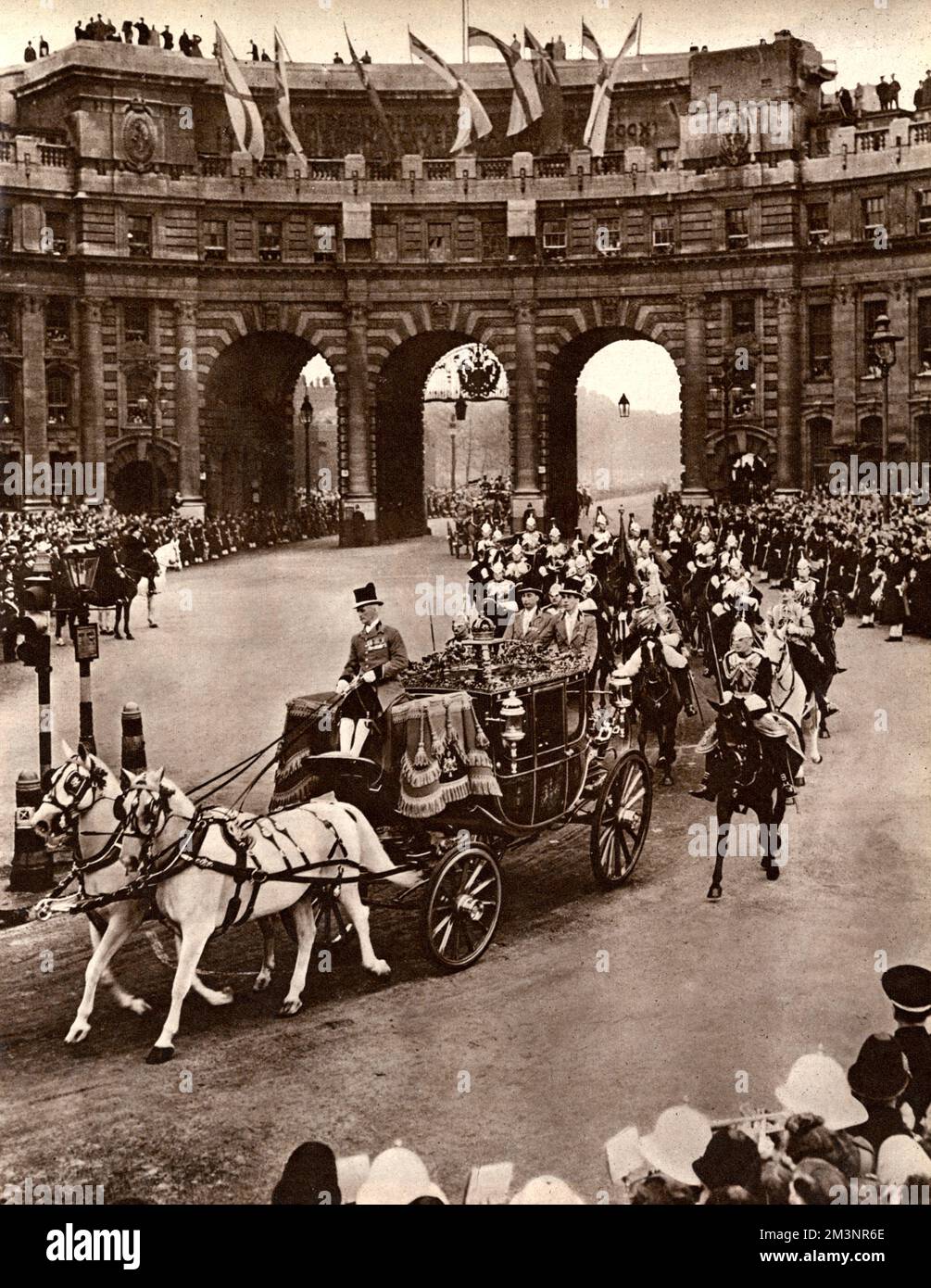 Princess Elizabeth's Wedding - Procession - Admiralty Arch Stock Photo ...