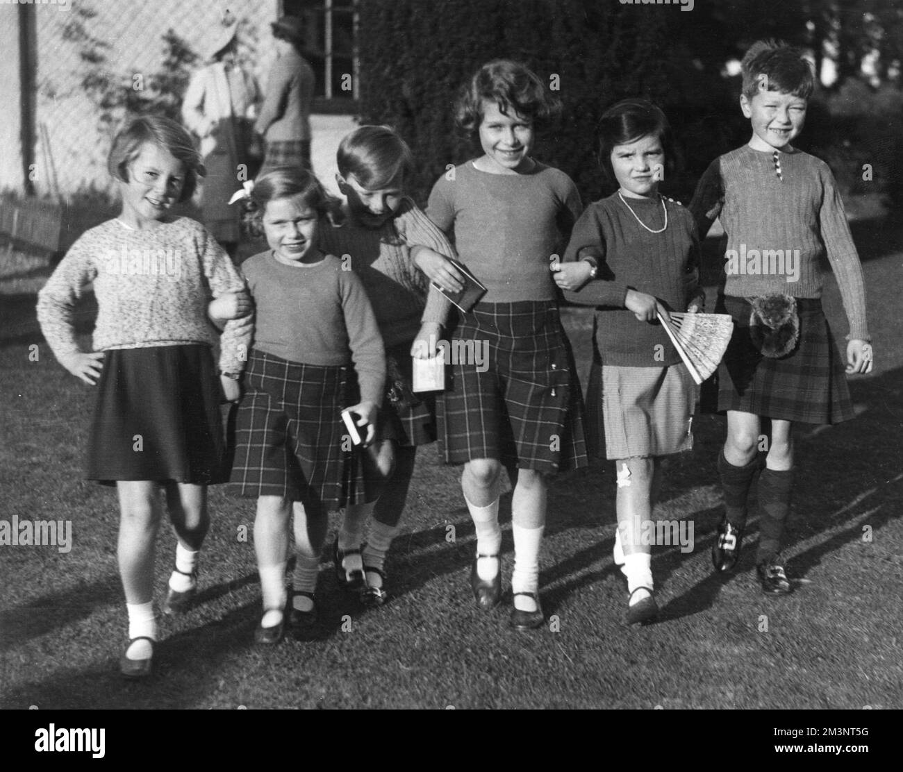 Queen Elizabeth II attends a birthday party as a girl Stock Photo - Alamy