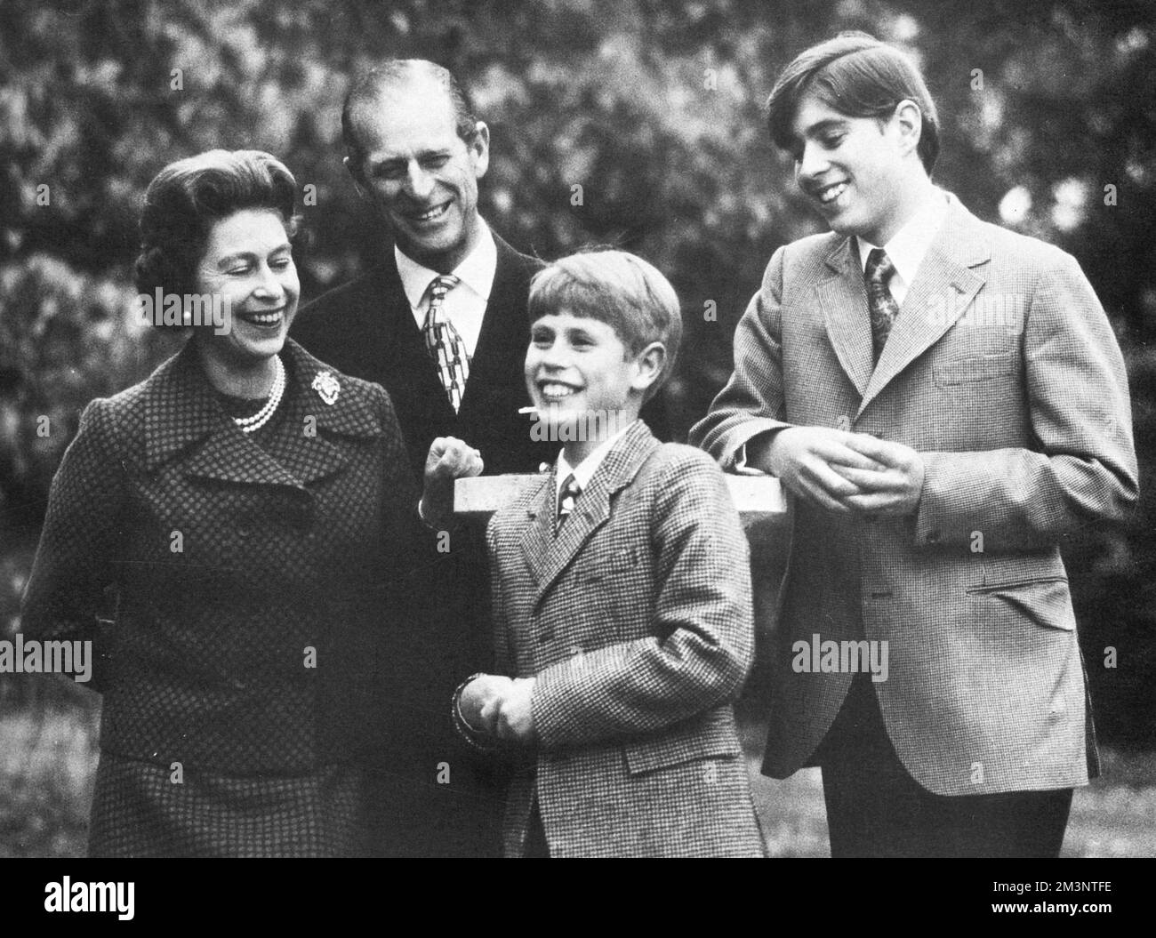 Elizabeth philip prince 1977 hi-res stock photography and images - Alamy