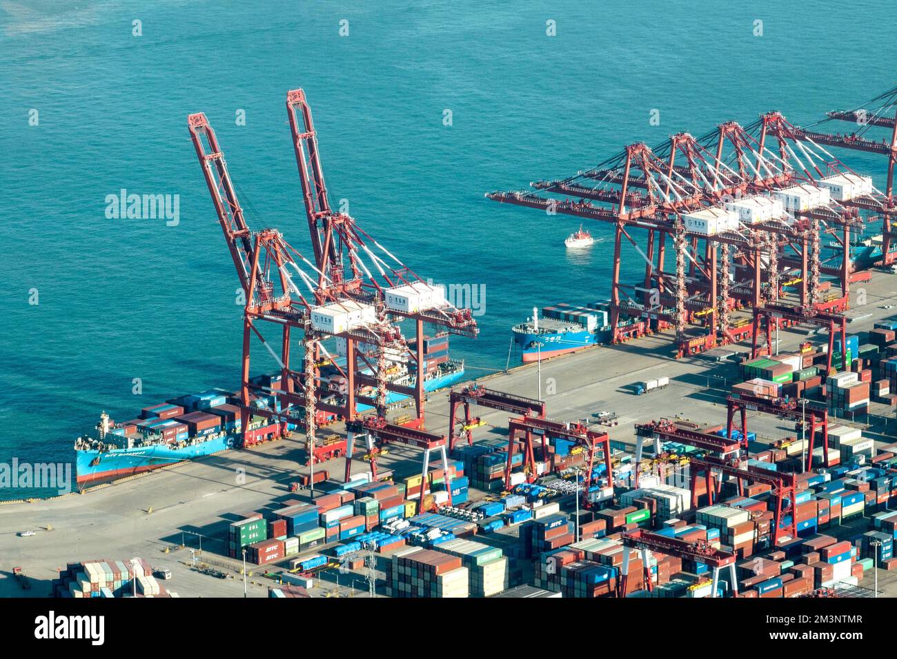 Aerial photo shows the busy scene at the container terminal of Qingdao ...