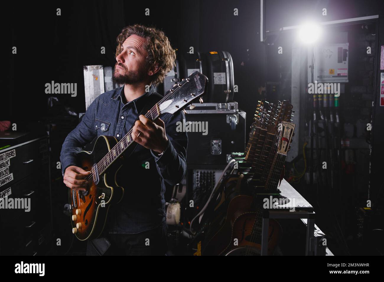 John butler backstage hi-res stock photography and images - Alamy