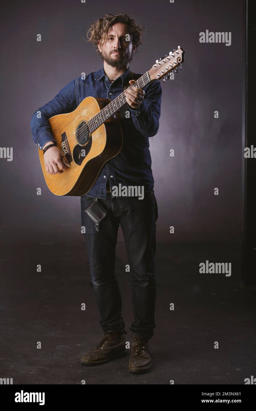 John butler on stage hi-res stock photography and images - Alamy