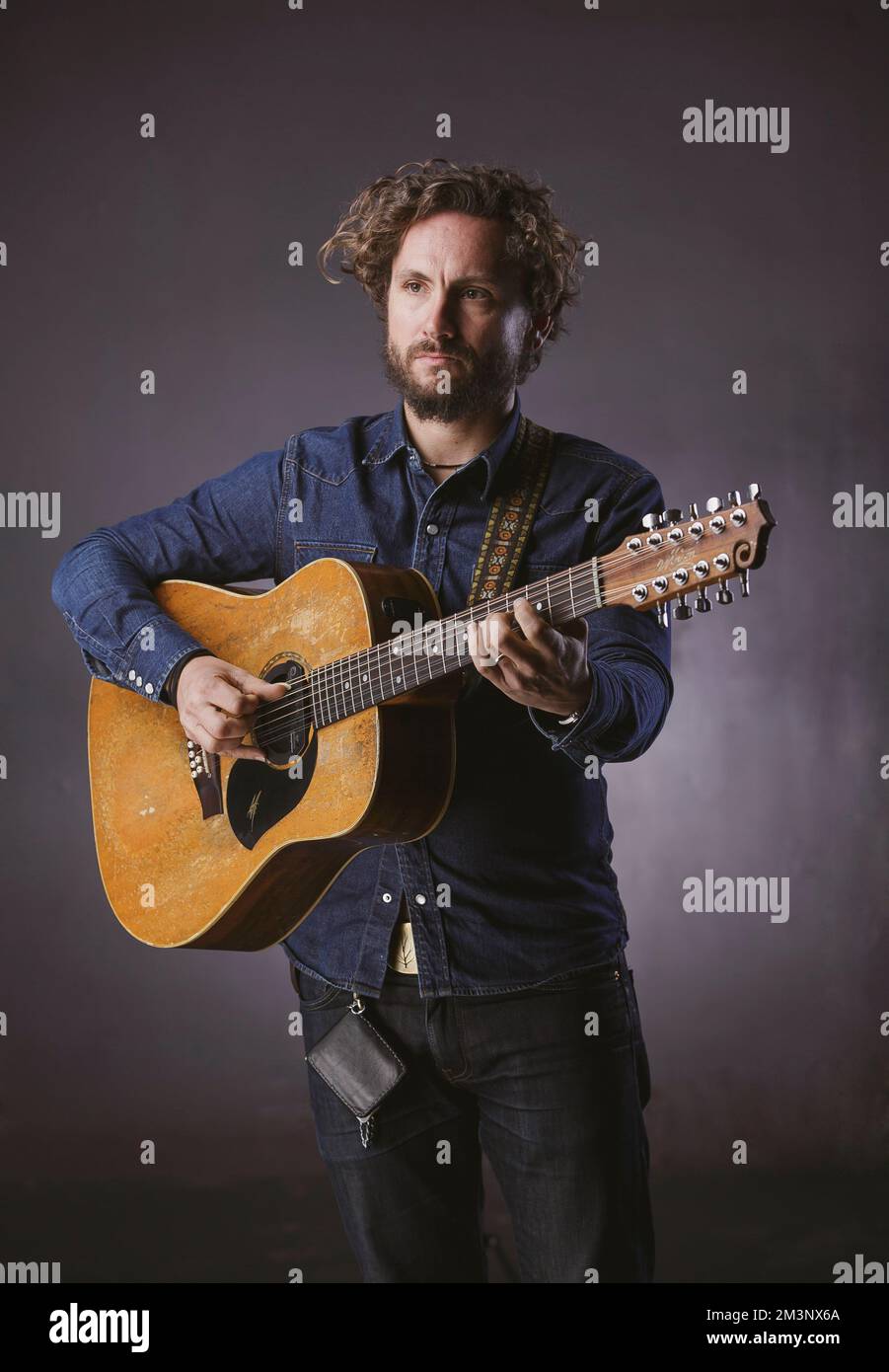 John butler posed hi-res stock photography and images - Alamy