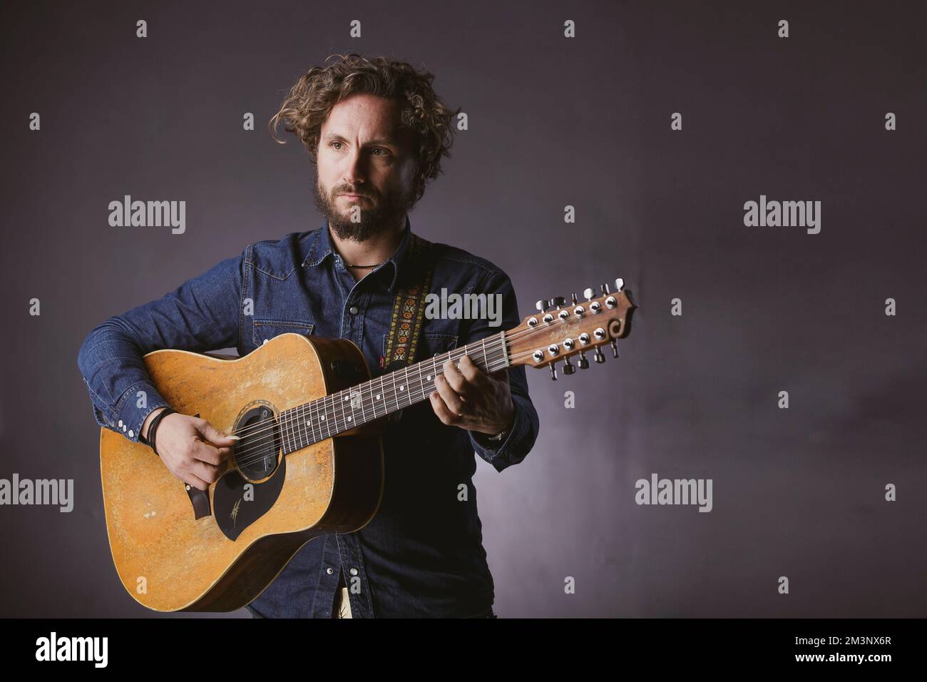 John butler backstage hi-res stock photography and images - Alamy