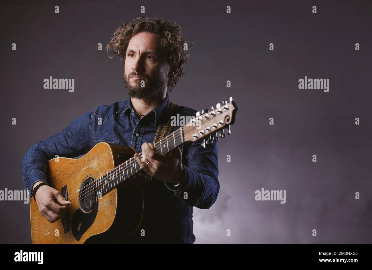 John butler posed hi-res stock photography and images - Alamy