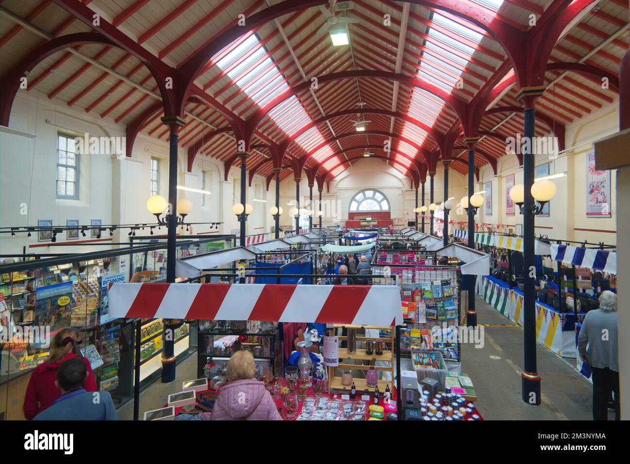 Market square richmond yorkshire hi-res stock photography and images ...