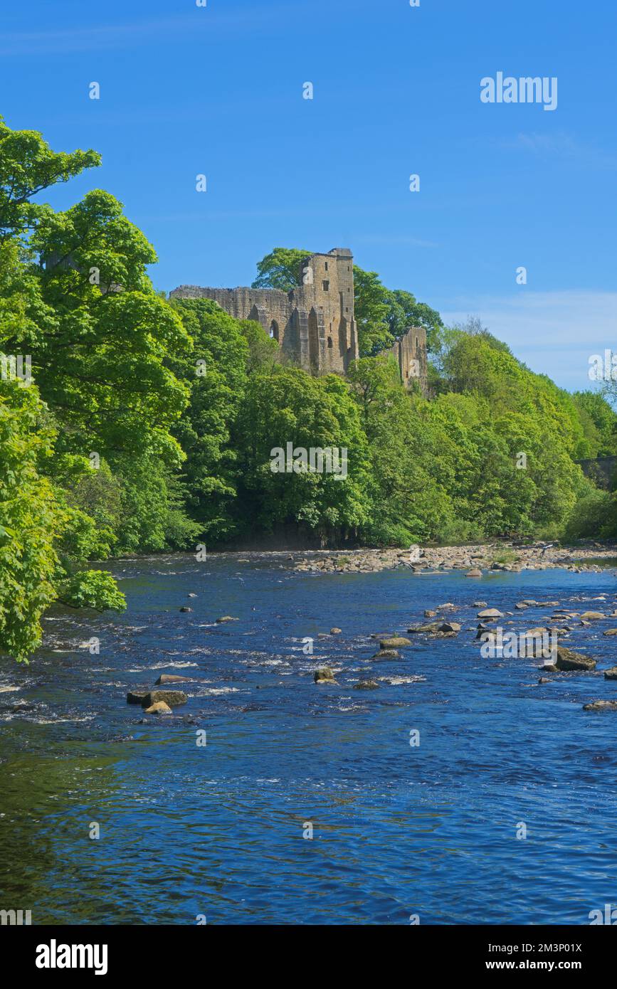Looking south down the River Tees at Barnard Castle, to the ancient the ...