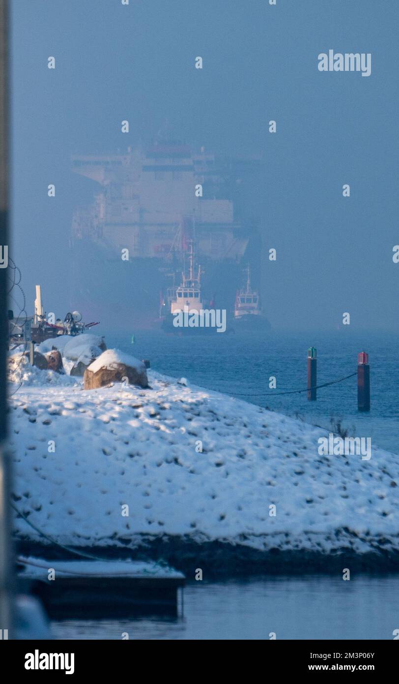 Lubmin, Germany. 16th Dec, 2022. The "Neptune" sails into the port of ...
