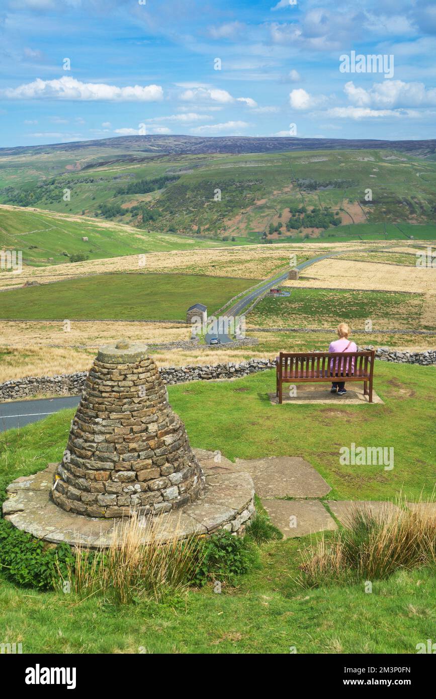 Cliff Gate Road Viewpoint on Buttertubs Pass (between Thwaite and Hawes ...