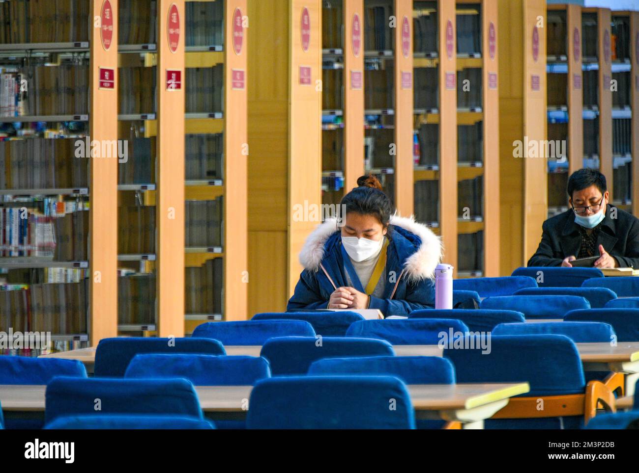 Readers study and read in the reading area of Shaanxi Library in Xi'an ...