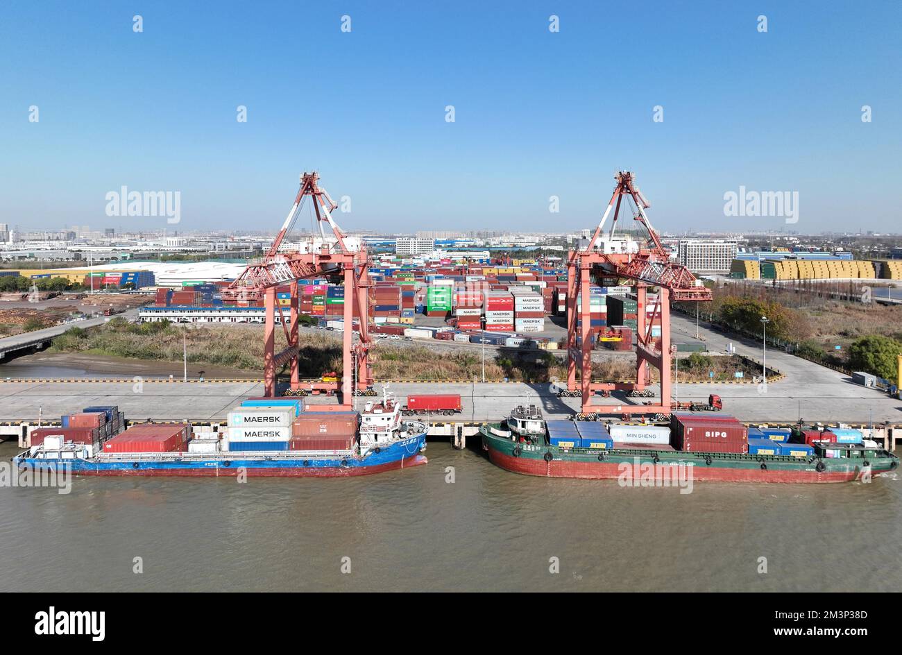 Aerial photo shows the busy scene at the container terminal in Yangzhou ...