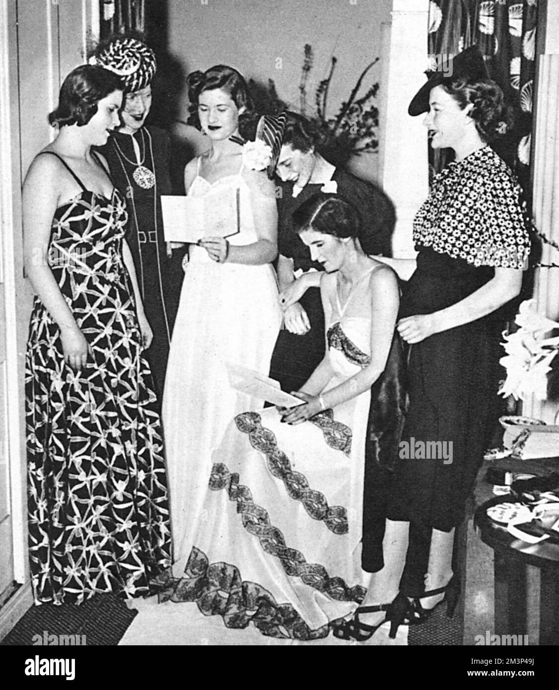 1939 from left to right hi-res stock photography and images - Alamy
