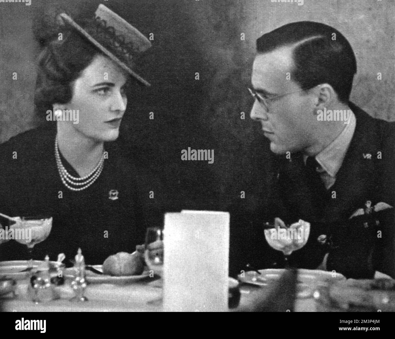 Queen the simpsons hi-res stock photography and images - Alamy