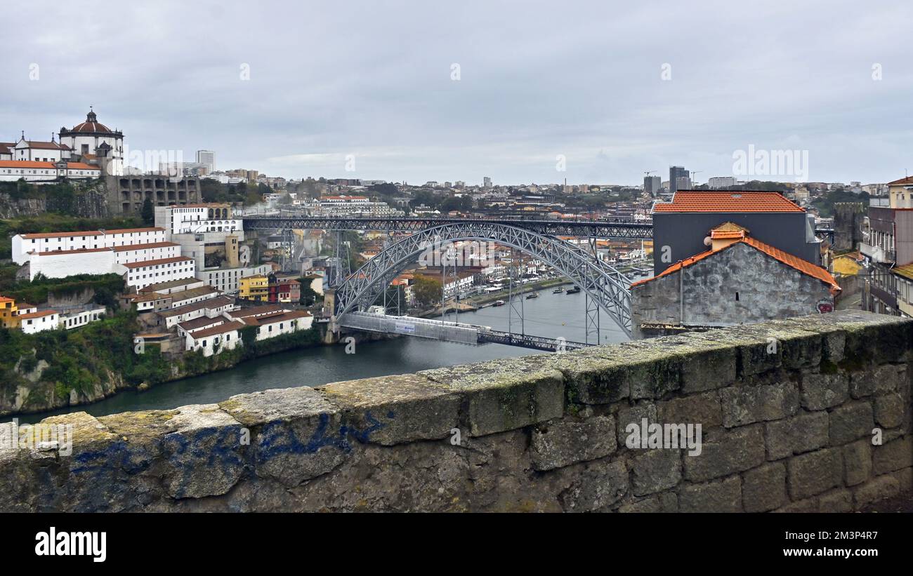 The beautiful Dom Luis I Bridge between the cities of Porto and Vila ...