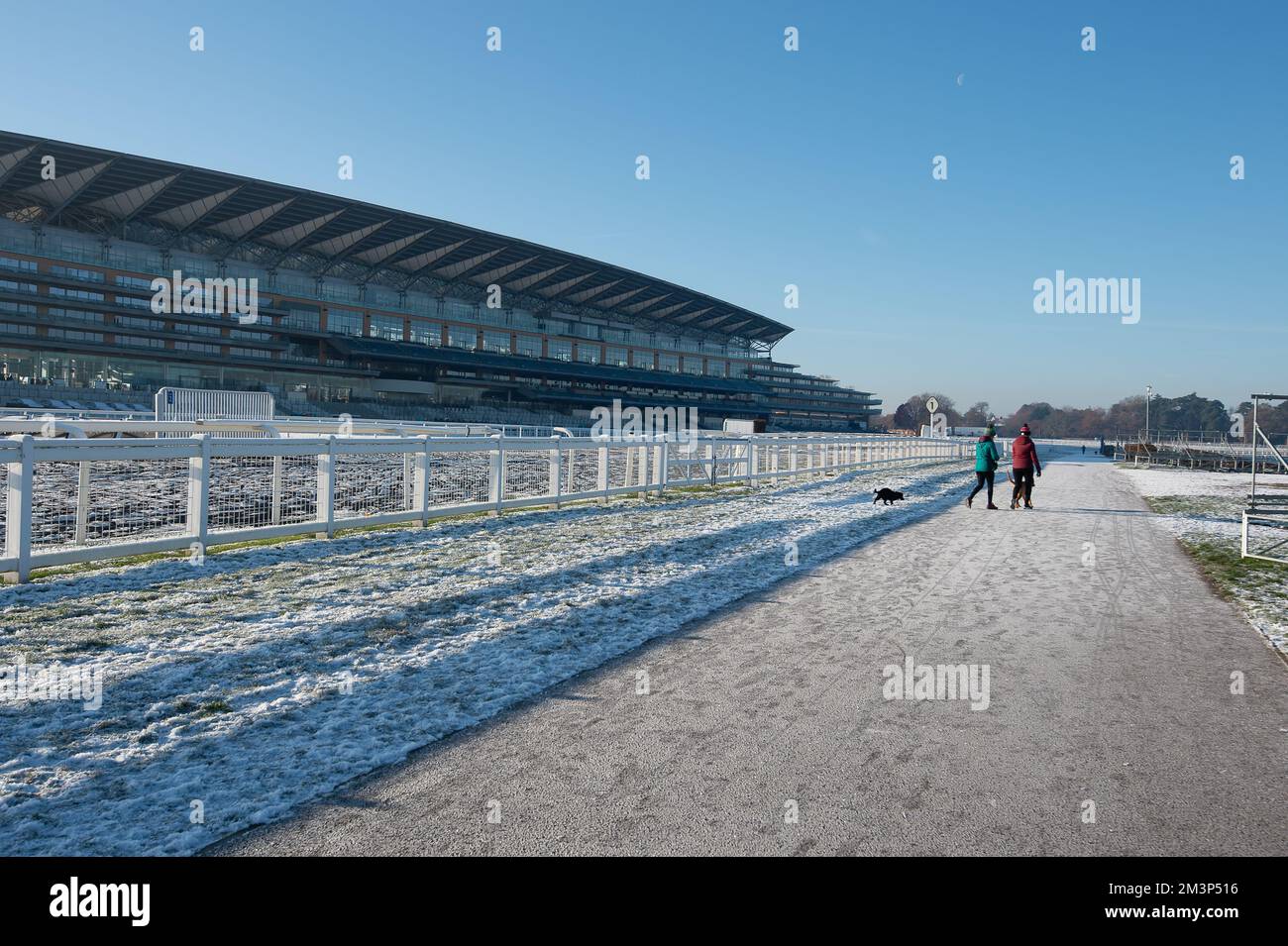 Ascot, Berkshire, UK. 16th December, 2022. The Howden Christmas Racing ...
