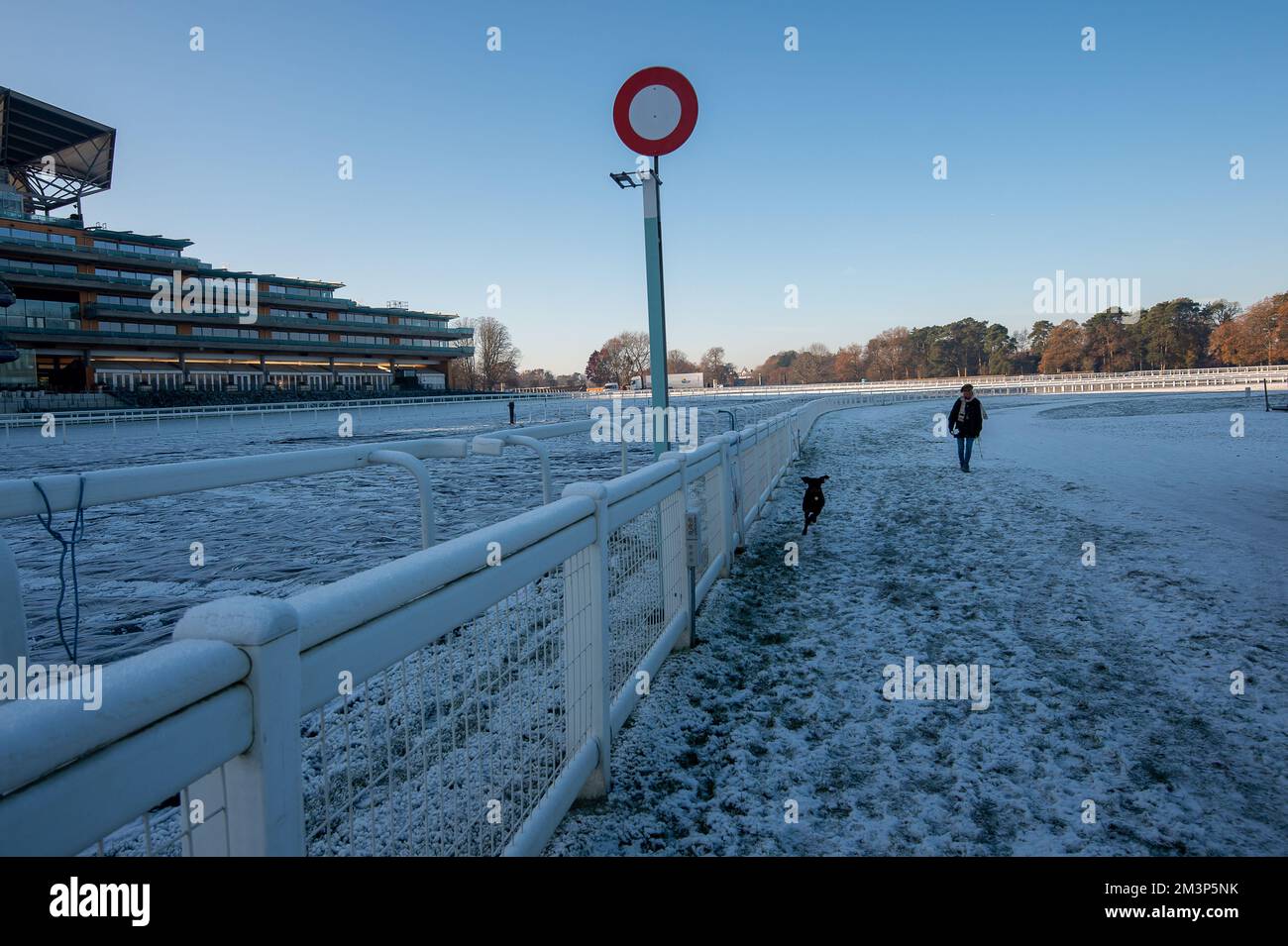 Ascot, Berkshire, UK. 16th December, 2022. The Howden Christmas Racing ...