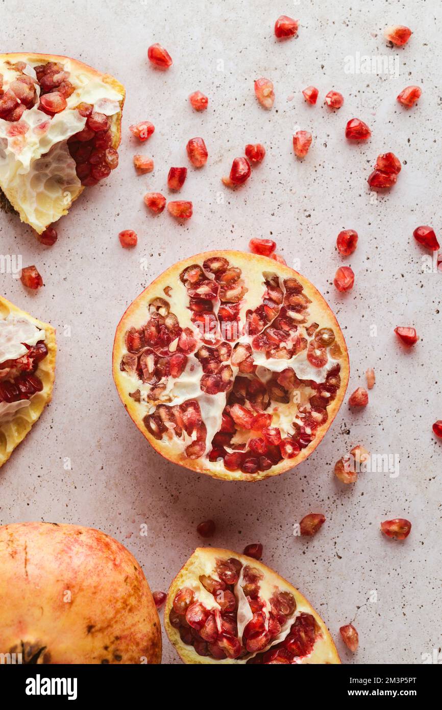 Pomegranate seeds texture top hi-res stock photography and images - Alamy