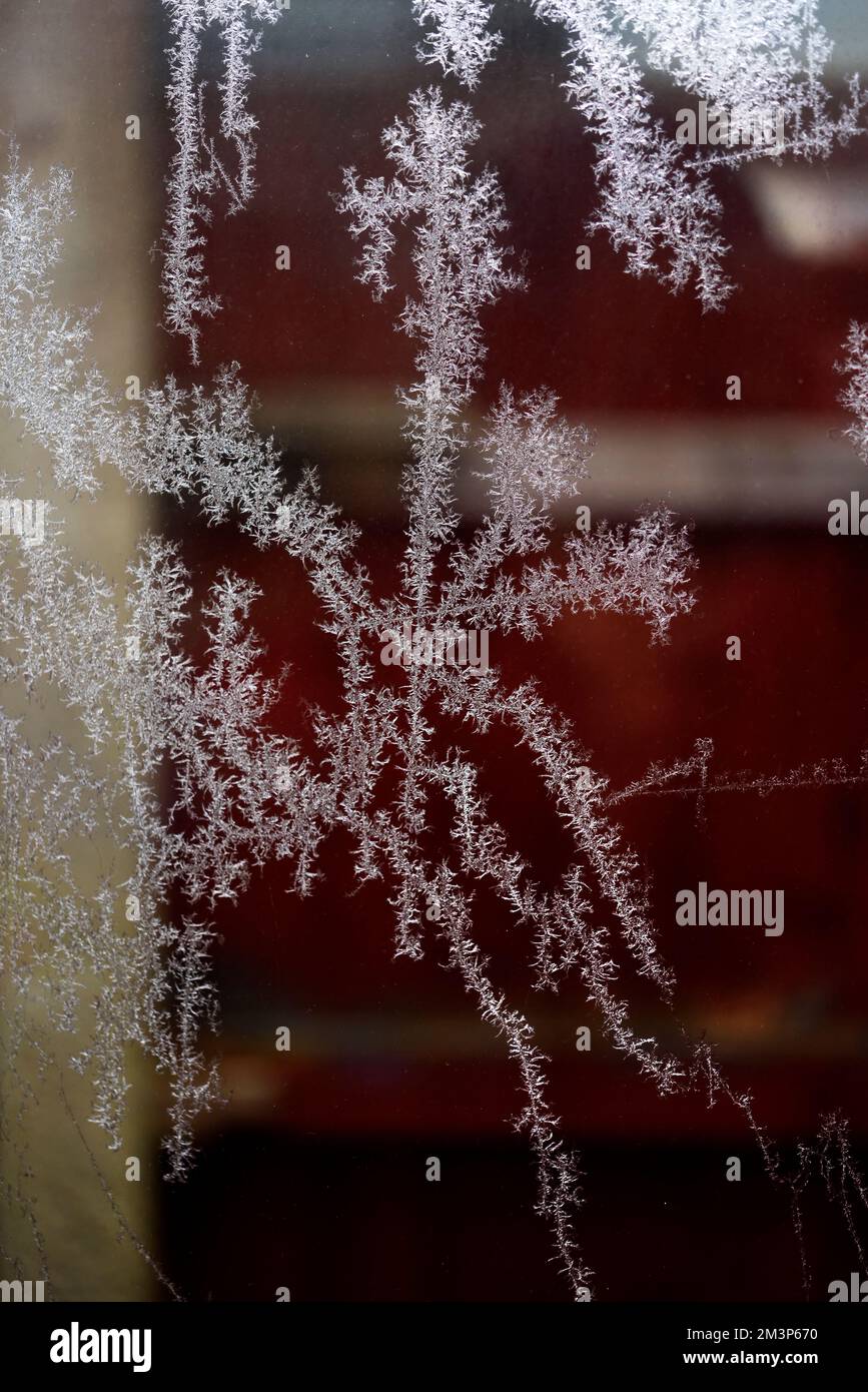 Freeezing temperatures hi-res stock photography and images - Alamy