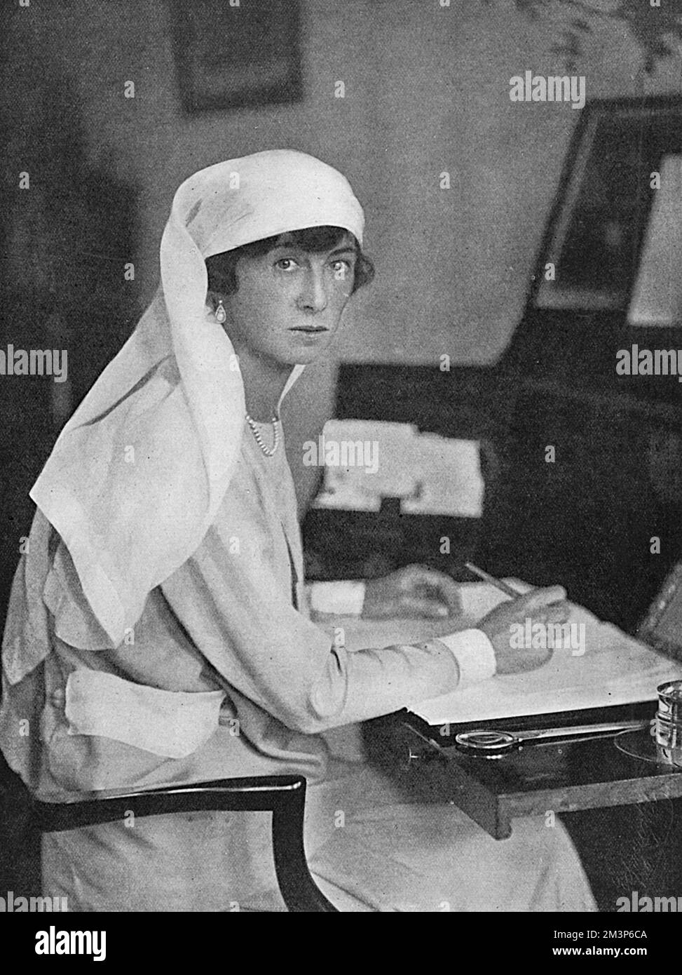 Worker portrait history hi-res stock photography and images - Alamy