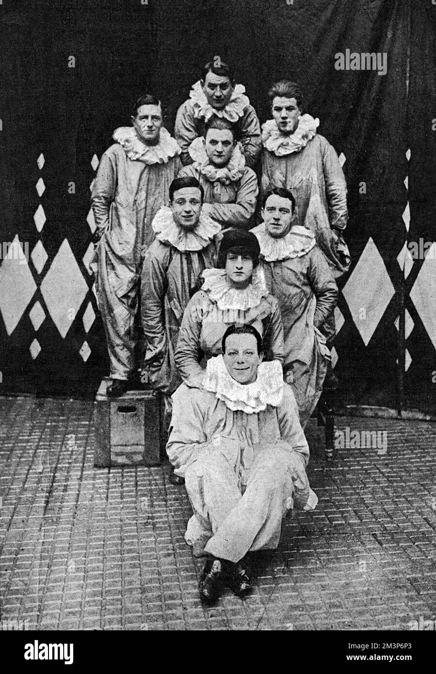 Use entertainment Black and White Stock Photos & Images - Alamy