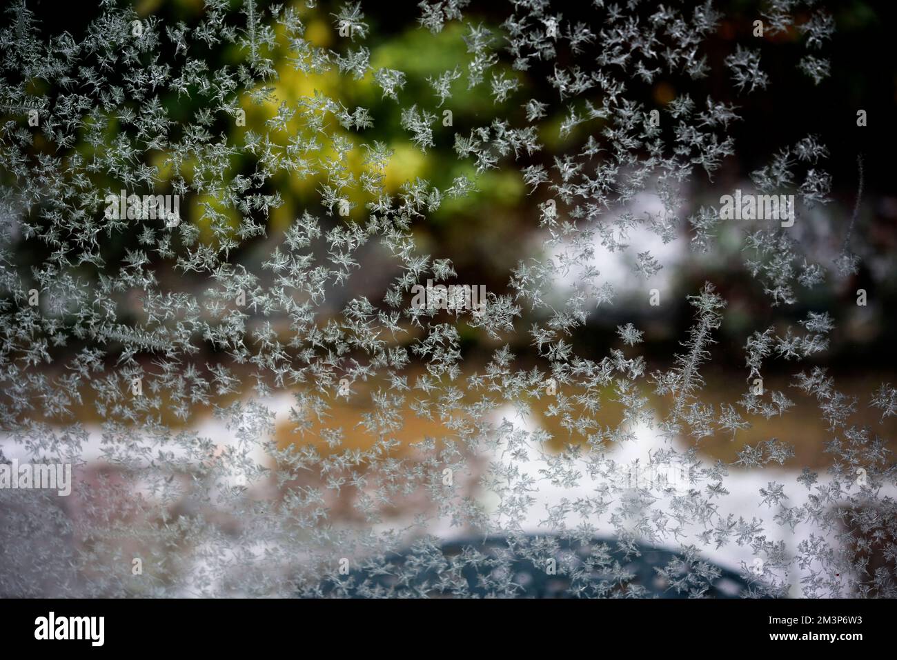 Freeezing temperatures hi-res stock photography and images - Alamy