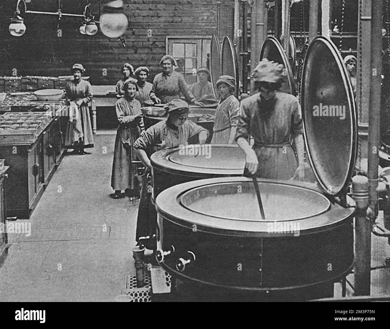 Cooking food army in Black and White Stock Photos & Images - Alamy