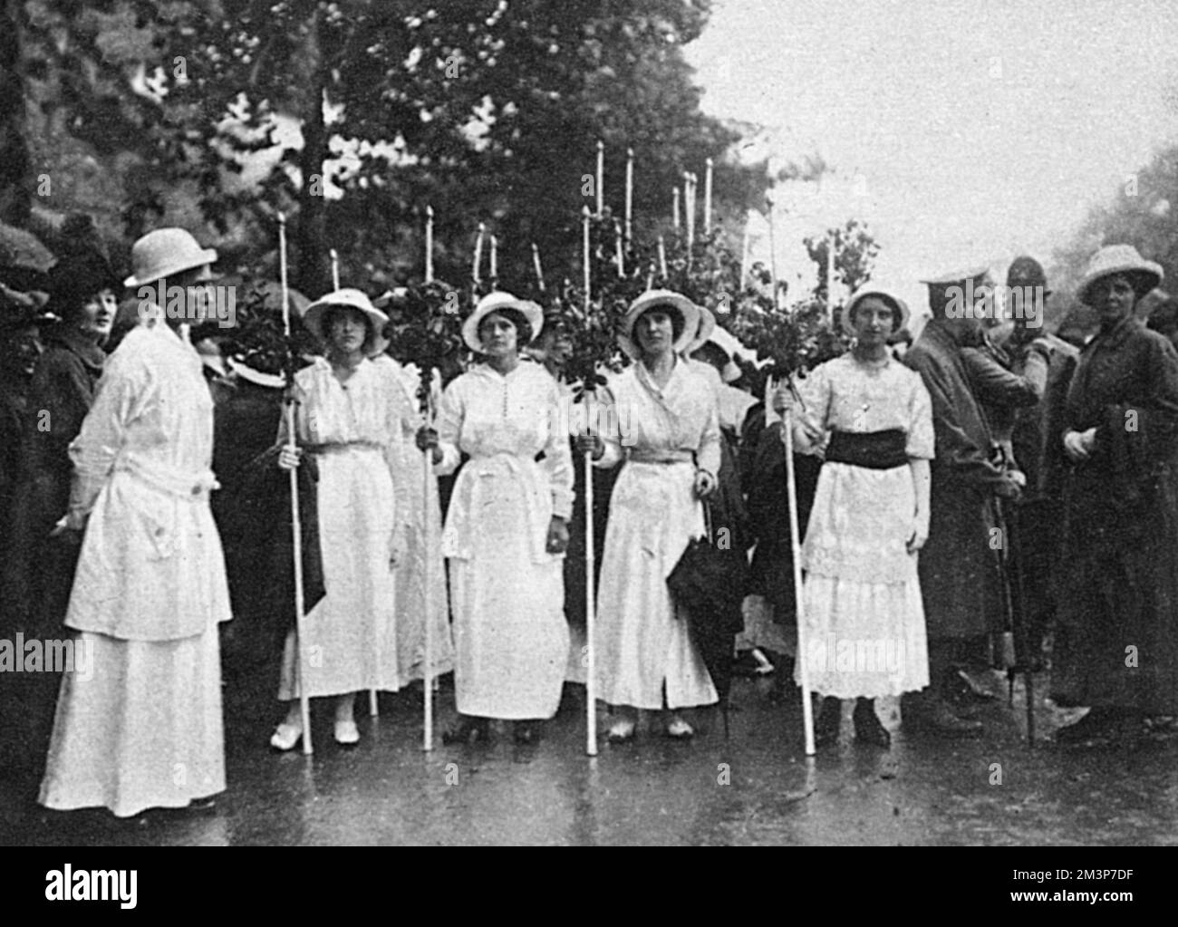 Womens' Right-to-Serve march, 1915 Stock Photo - Alamy