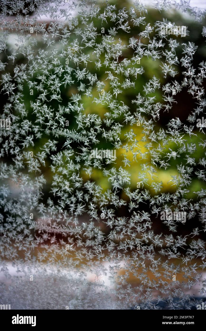 Freeezing temperatures hi-res stock photography and images - Alamy