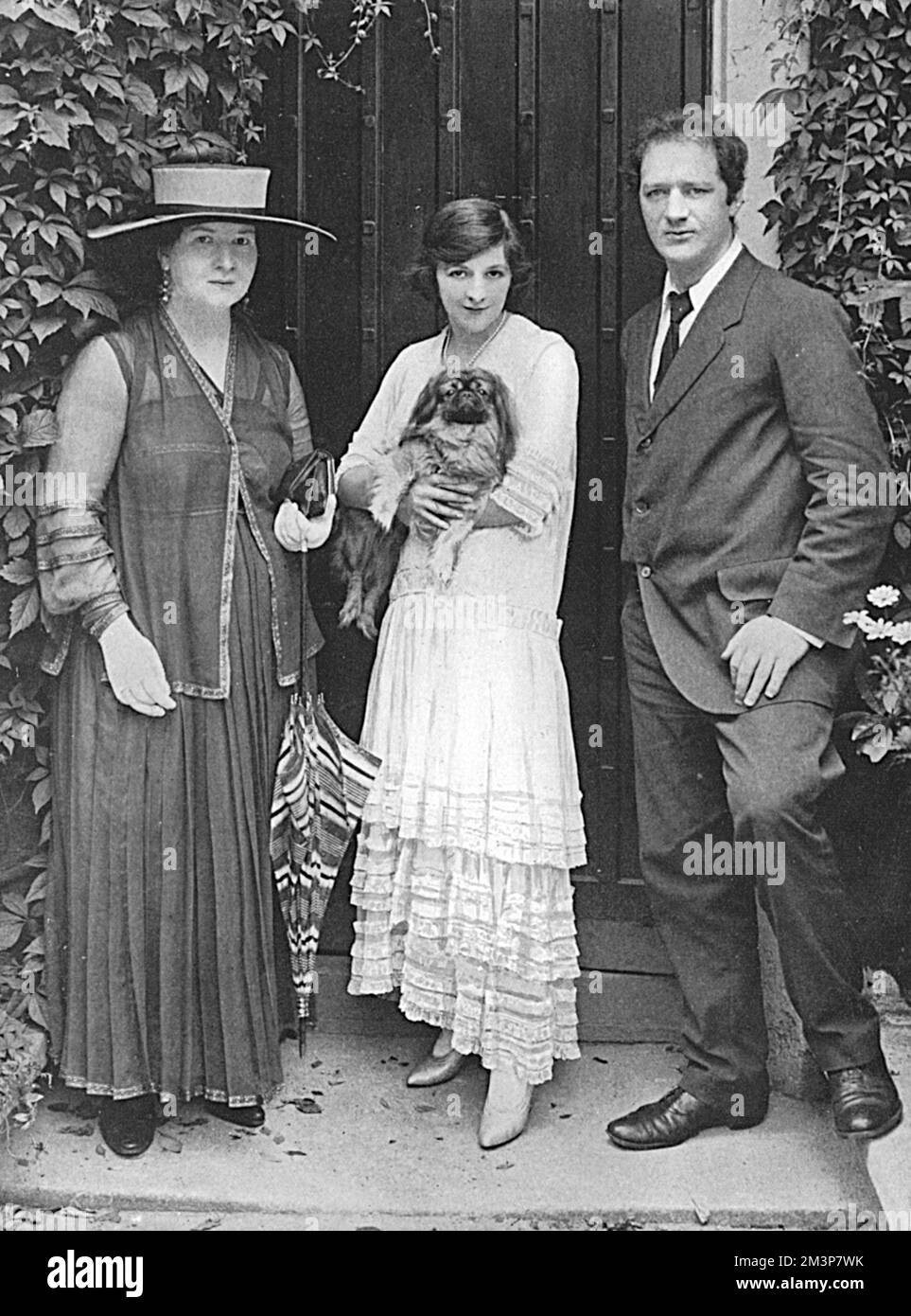 Doris Keane with Jacob Epstein & his wife Stock Photo - Alamy