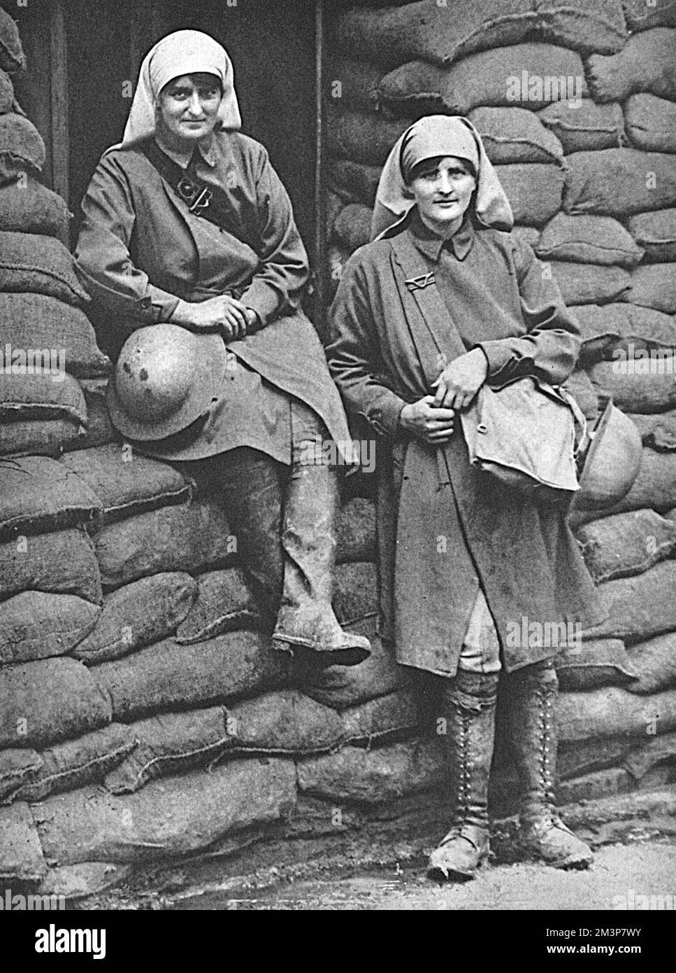 Nurse world war one ambulance hi-res stock photography and images - Alamy