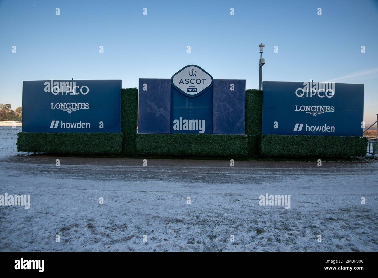 Ascot, Berkshire, UK. 16th December, 2022. The Howden Christmas Racing ...