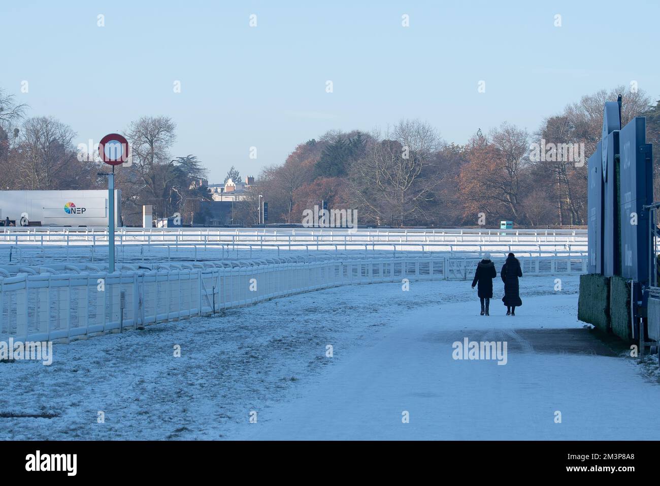 Ascot, Berkshire, UK. 16th December, 2022. The Howden Christmas Racing ...