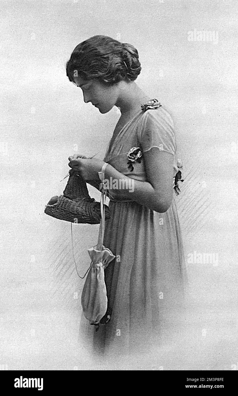 Phyllis Dare (1890-1975), the English actress, who was born Phyllis ...